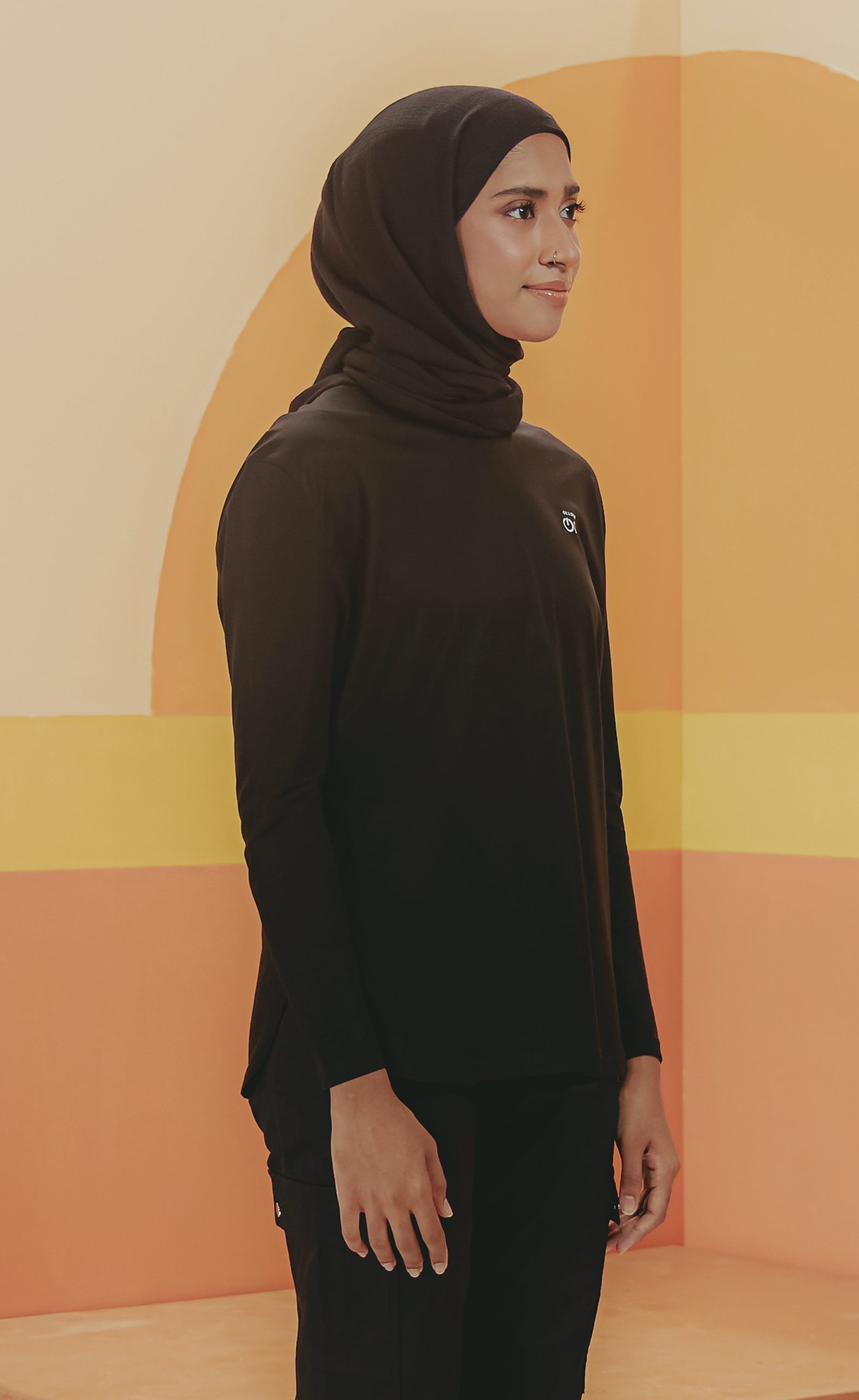 X Shoulder Top in Black – Olloum